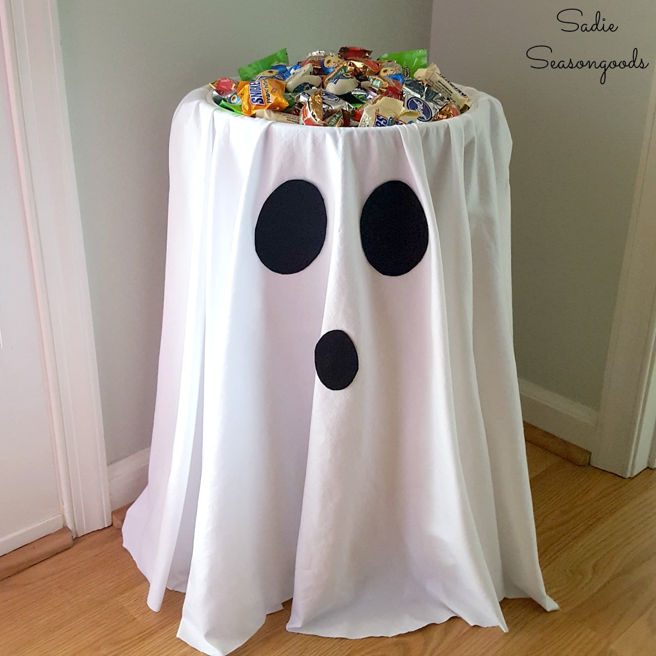50 Halloween Party Ideas That Are Simply Spooktacular - The Unlikely ...