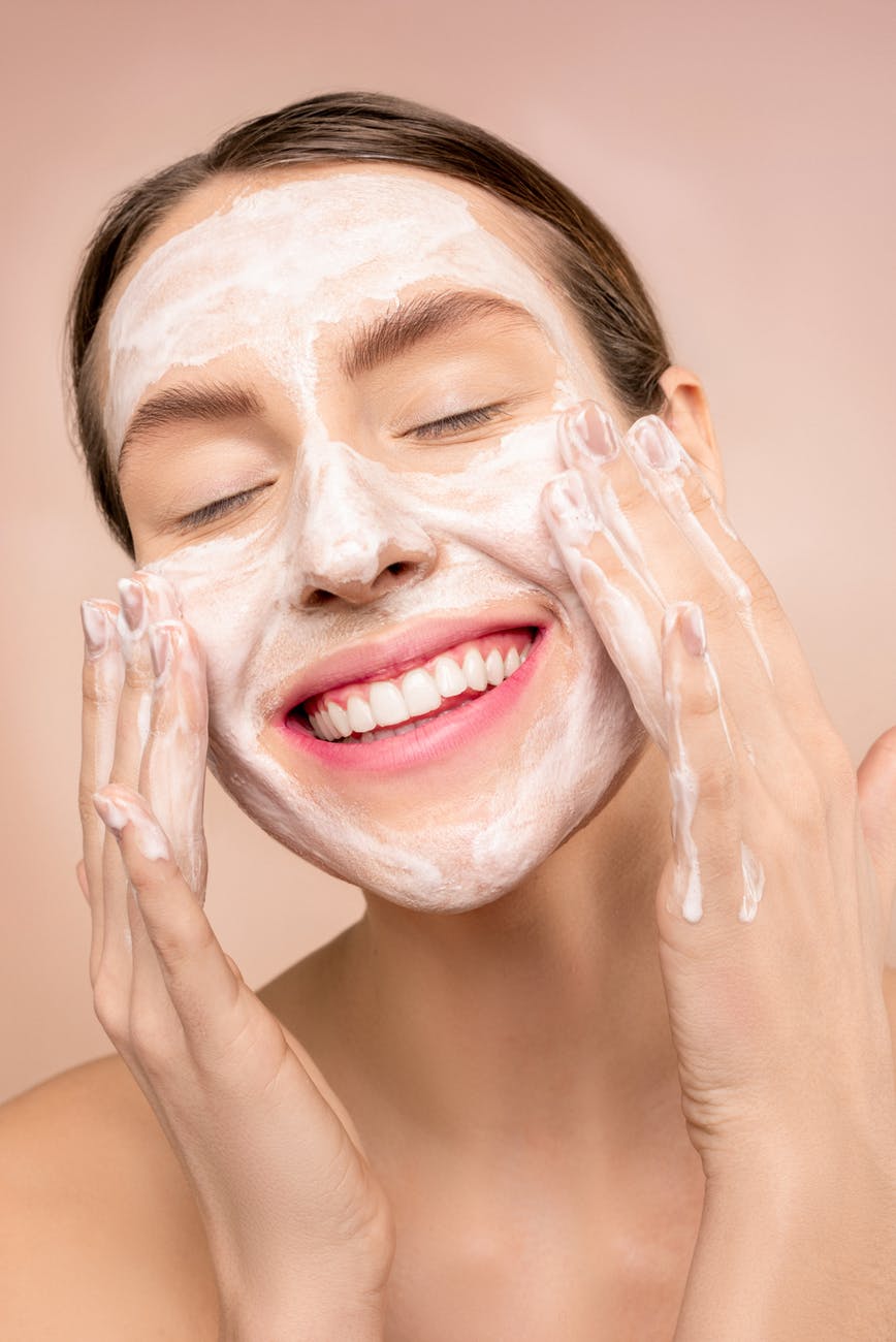 7 Habits Of People With Incredible Skin - The Unlikely Hostess