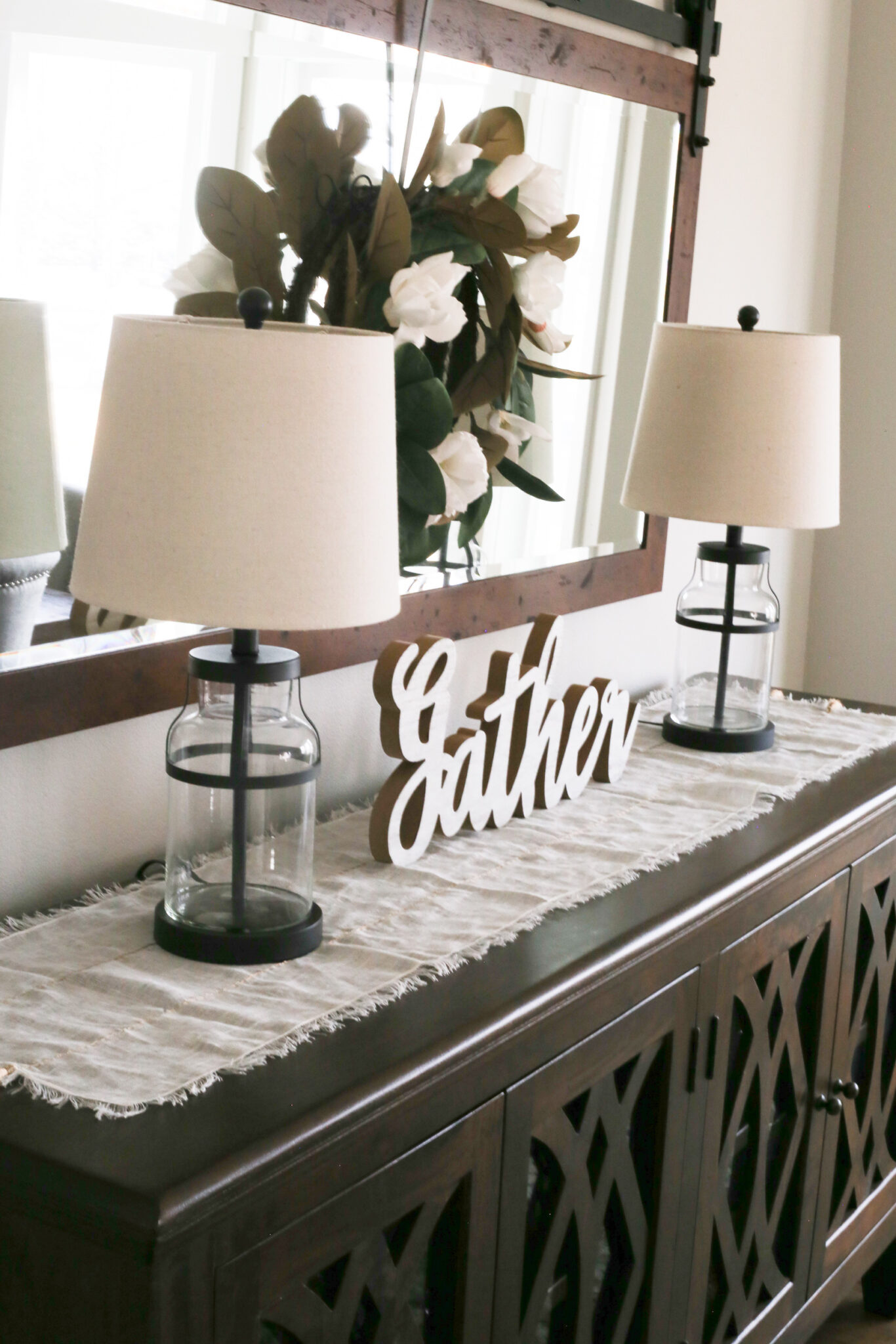 Frosty & Fresh Winter Centerpiece & Table Decor Ideas - The Unlikely ...