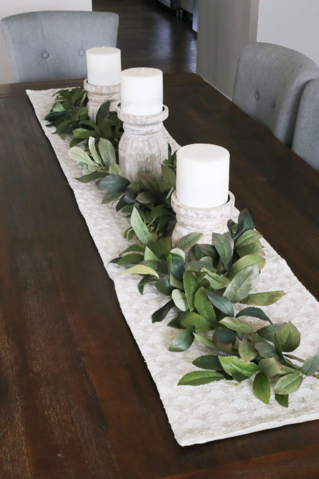 Frosty & Fresh Winter Centerpiece & Table Decor Ideas - The Unlikely ...