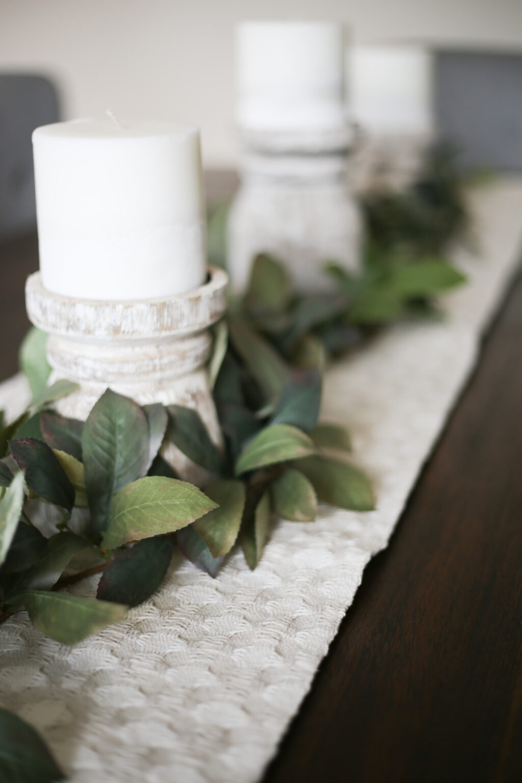 Frosty & Fresh Winter Centerpiece & Table Decor Ideas - The Unlikely ...