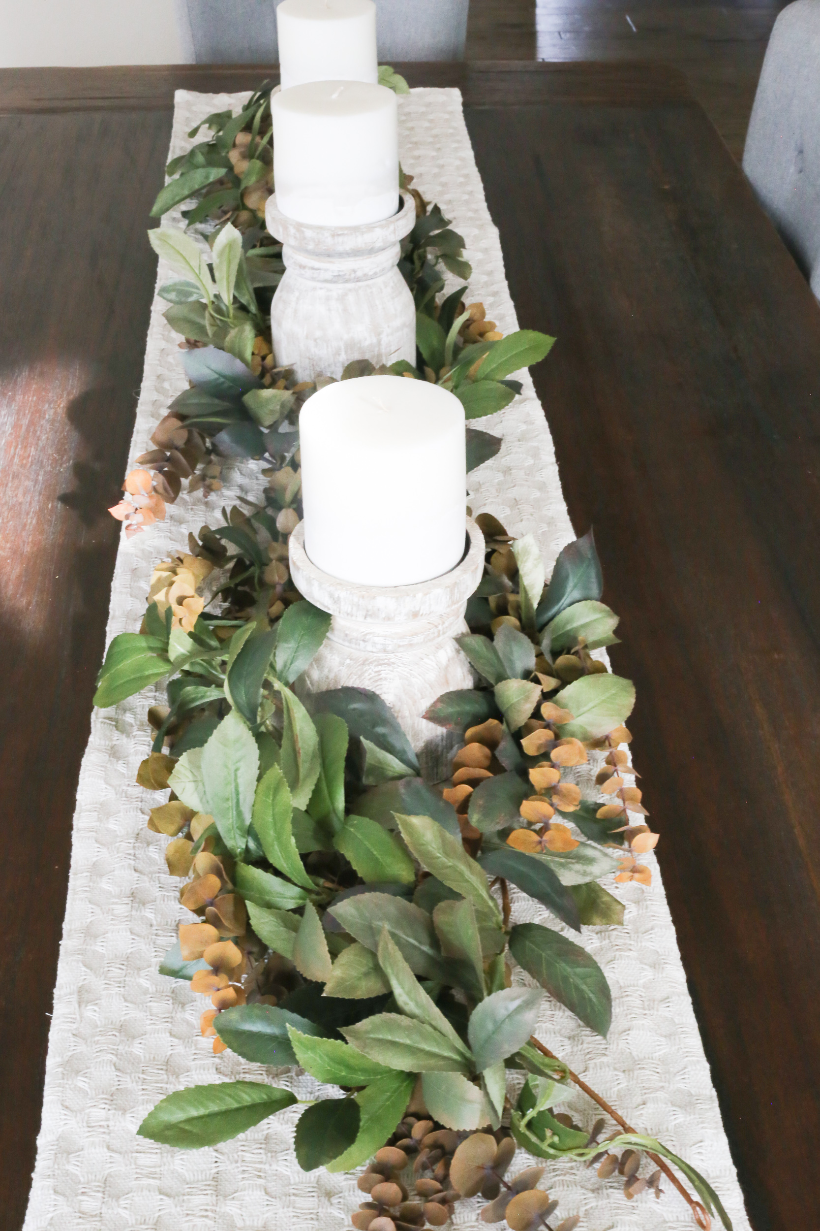 Frosty & Fresh Winter Centerpiece & Table Decor Ideas - The Unlikely ...