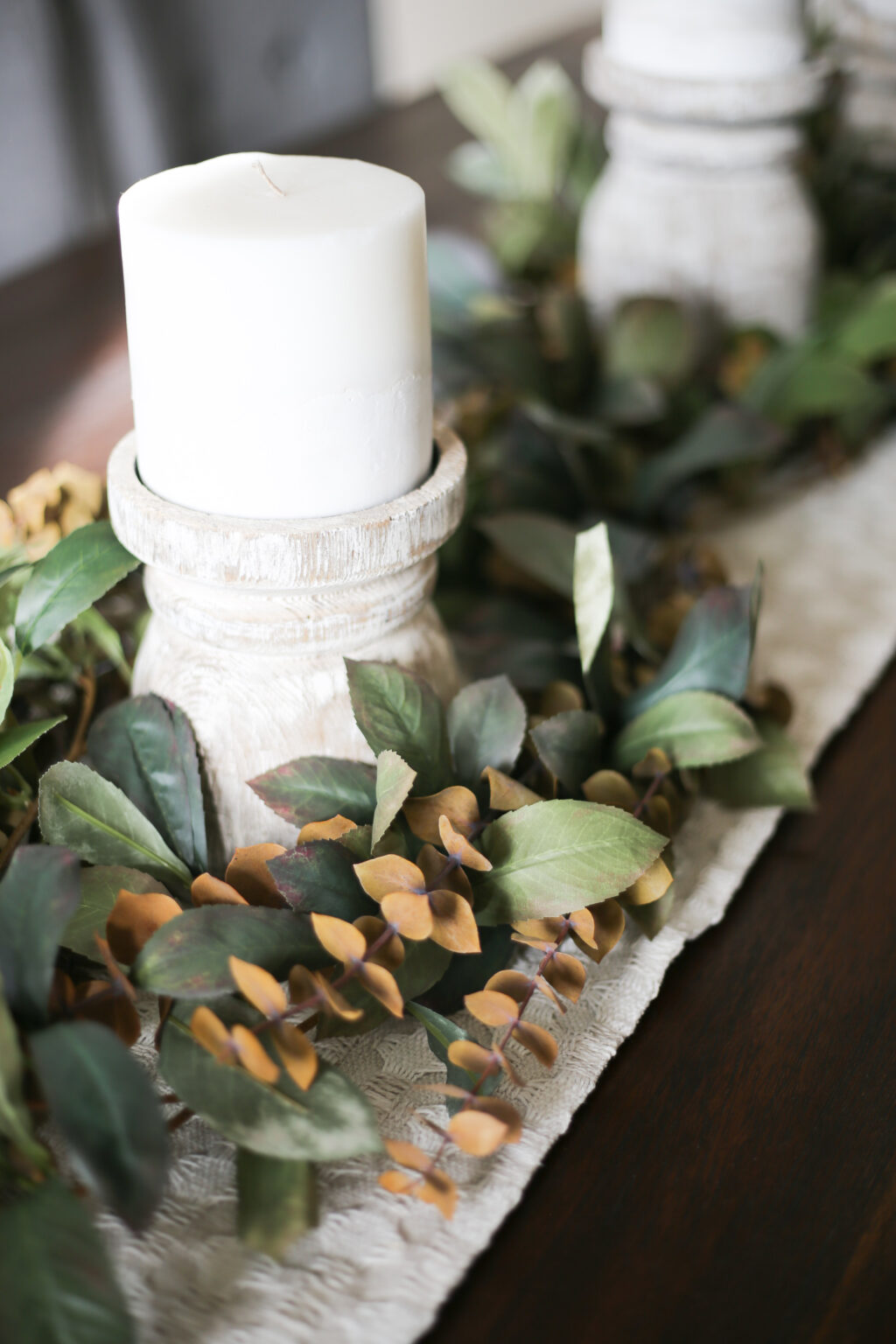 Frosty & Fresh Winter Centerpiece & Table Decor Ideas - The Unlikely ...
