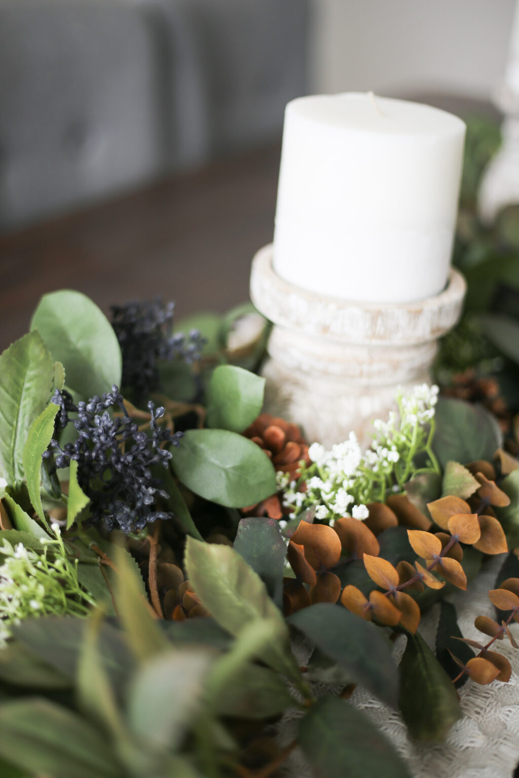 Frosty & Fresh Winter Centerpiece & Table Decor Ideas - The Unlikely ...