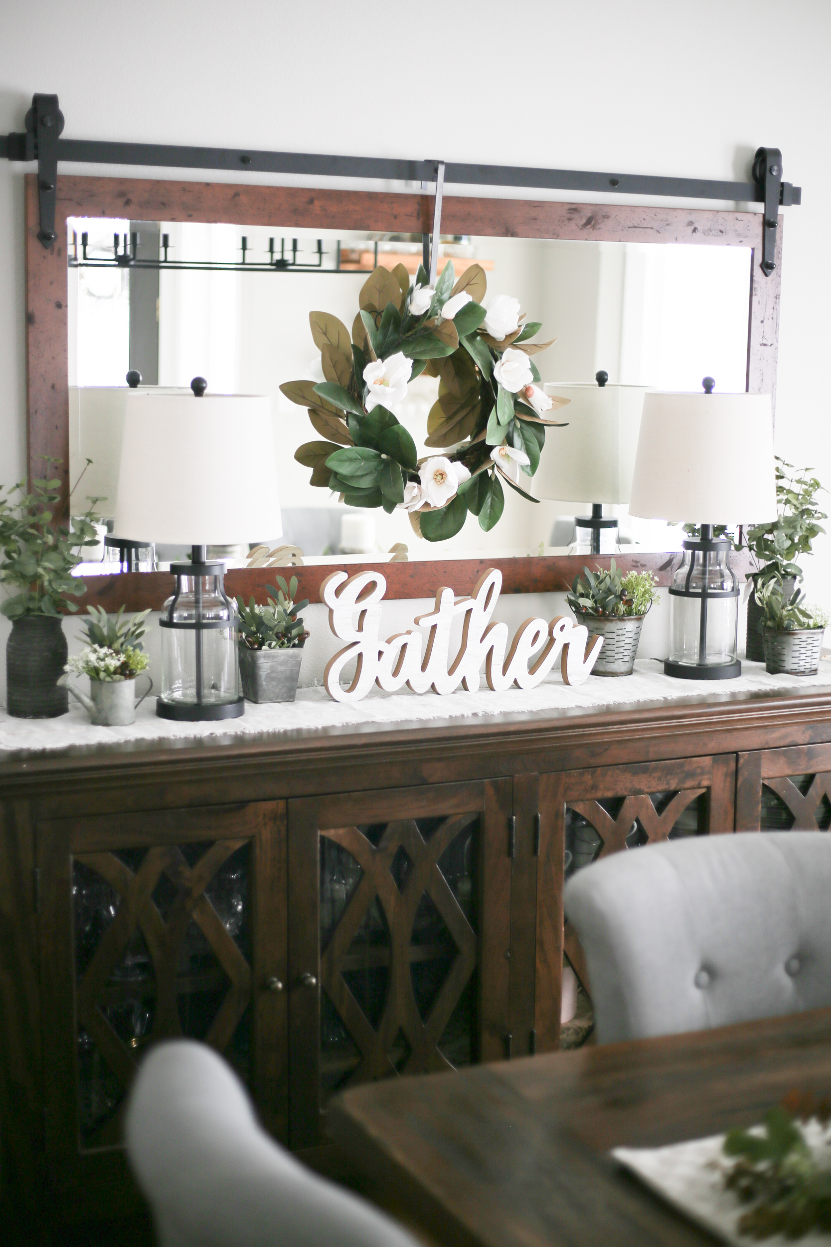 Frosty & Fresh Winter Centerpiece & Table Decor Ideas - The Unlikely ...