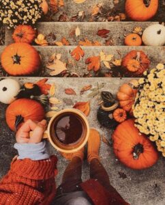 25 Stylish Ways To Create Cozy Fall Aesthetic - The Unlikely Hostess