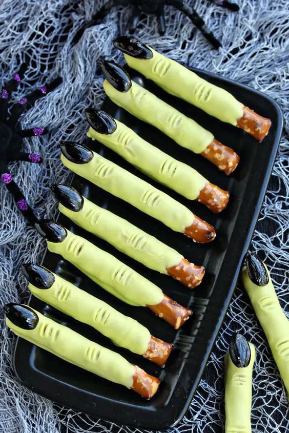 35 Creepy Delicious Halloween Treats & Food Ideas - The Unlikely Hostess