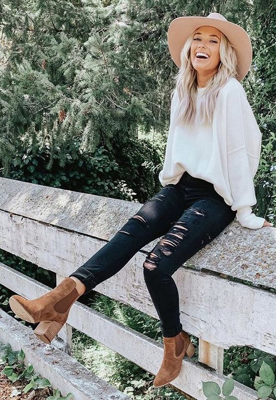 36 Cute & Cozy Fall Outfits Anyone Can Wear - The Unlikely Hostess
